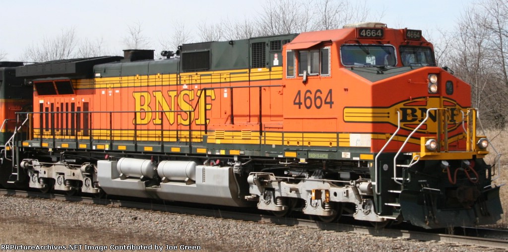 BNSF 4664